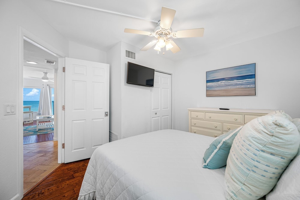 Bbc 214 - Gulf Front Condo - Pool & Beach Are Open! - Belleair Beach