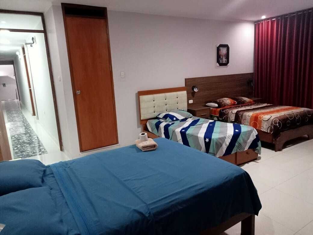 Quarto Duplo Comfort | Secretária, secretária adequada para computadores portáteis 