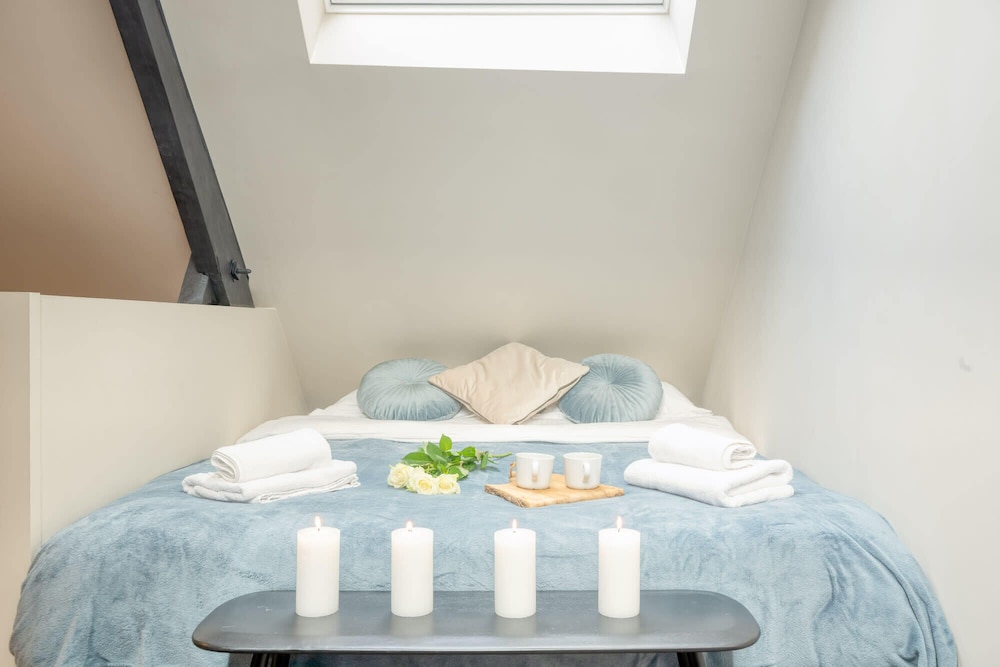 Charming Attic Retreat In Historic Ghent Center - Gante