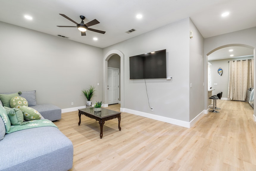 Charming 3q Home W/gourmet Backyard In Elk Grove - Elk Grove