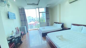 Quarto Duplo Familiar | Roupa de alta qualidade, camas de colchão pillowtop, minibar