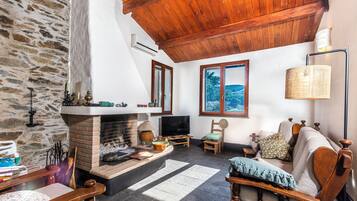 Casa standard, vários quartos (Baddi Di La Predda) | Área de estar | Lareira