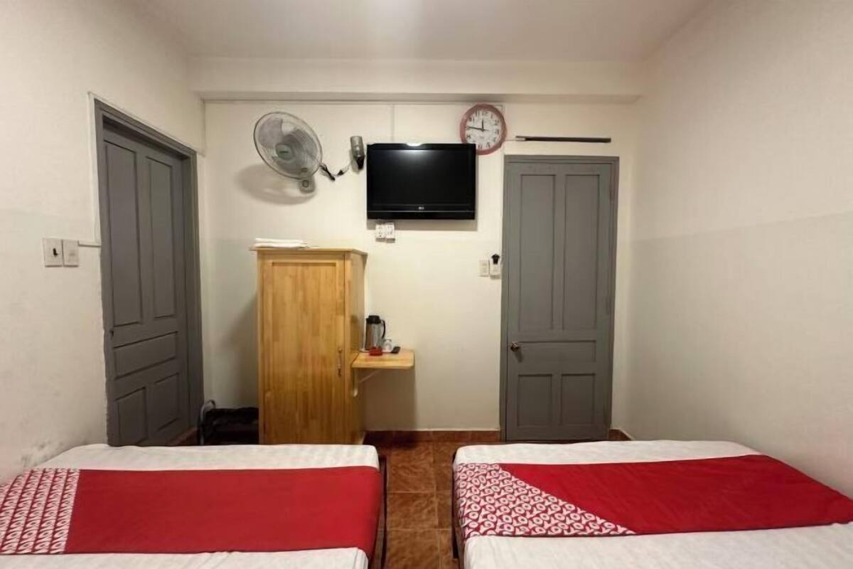 1 quarto, escrivaninha, espaço de trabalho para notebook