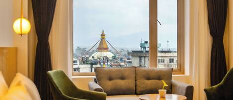 Junior Suite with Stupa view | 12 quartos, camas de colchão pillowtop, minibar, cofre no quarto