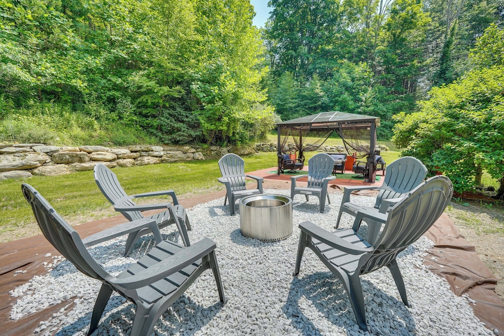 Porch & Fire Pit: Shawnee On Delaware Home! - Delaware Water Gap, PA
