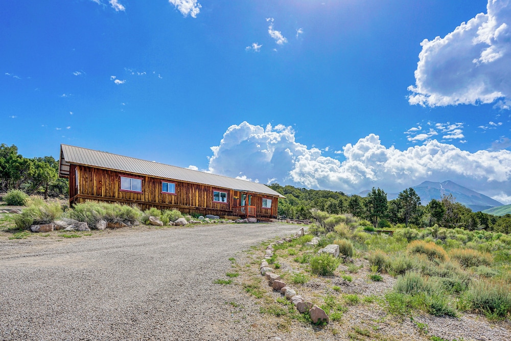 Sunset Cabin Near Moab W/ Stunning Views! - Oowah Lake, UT