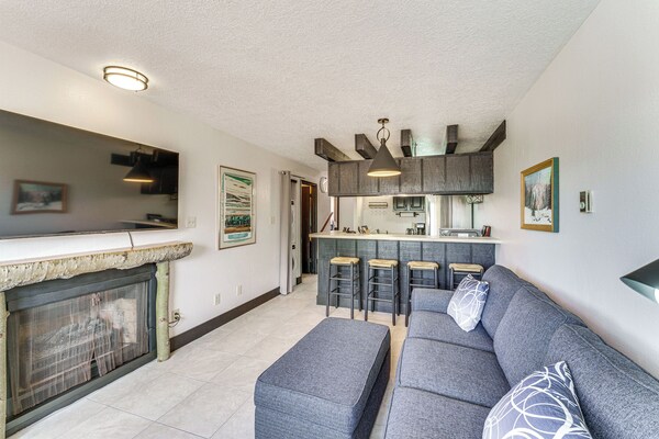 Angel Fire Mountain Condo: Steps To Ski Resort! - Angel Fire, NM