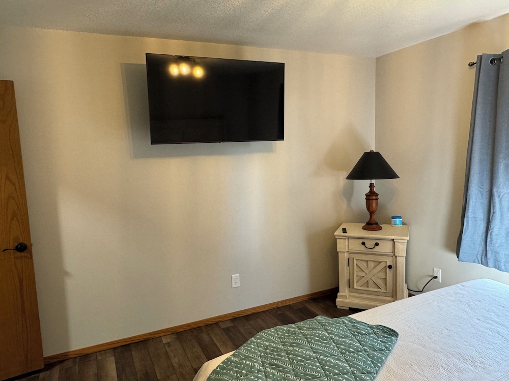On Lake Wissota, Close To Trails And Golfing. What Are You Waiting For? - Chippewa Falls, WI