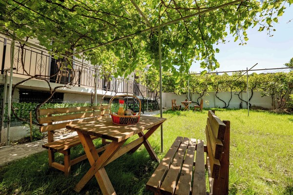 Kalpazo Kaja Vila Garden - Golem