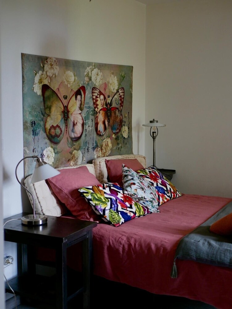 4 bed apartment in a 14th century manor house - Jacuzzi & Swimming pool ...