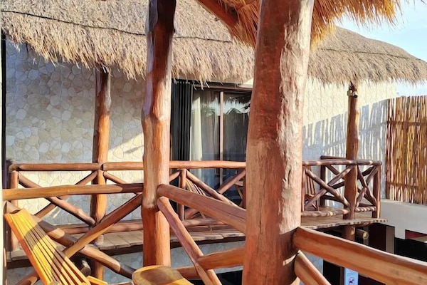 Suite-Estúdio Deluxe, vista para a piscina | Terraço/pátio interior