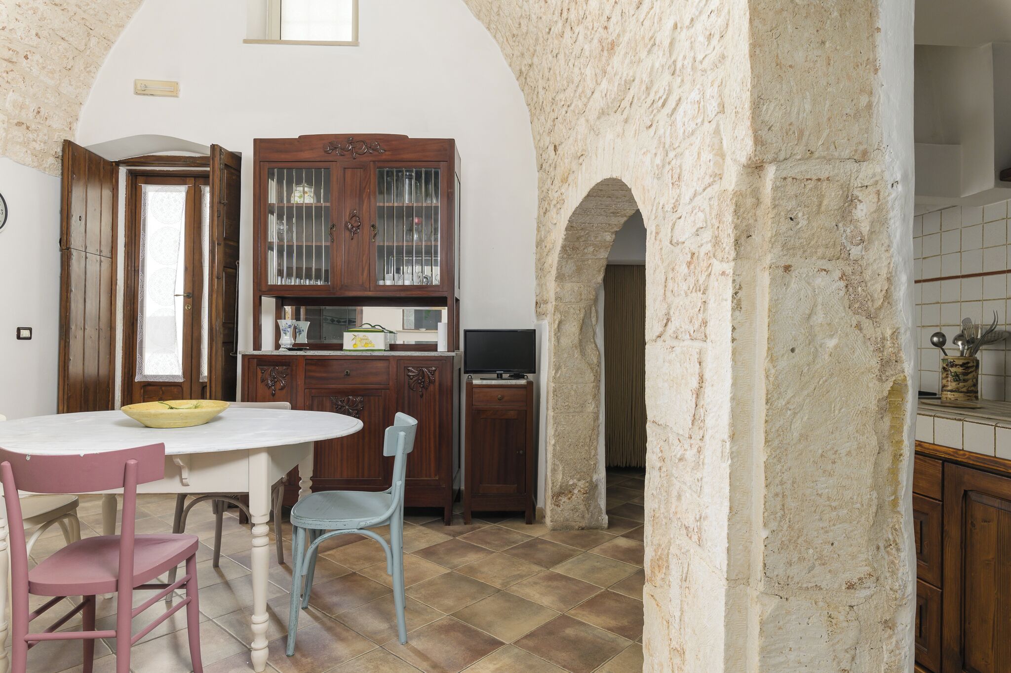 Apartamento, sacada, vista para a cidade | Área de estar | TV 35 polegadas com canais digitais