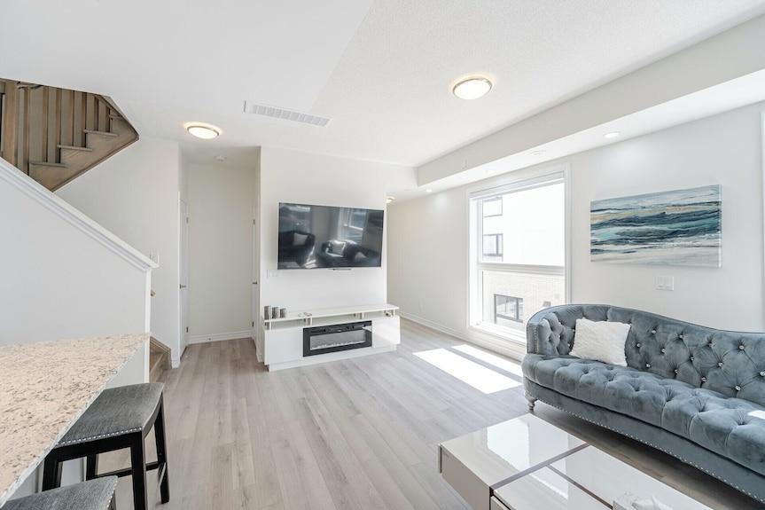 New Multi-level Townhome With Rooftop & Parking - Oakville