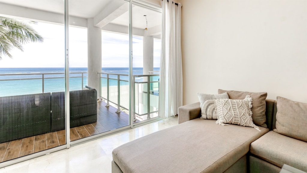 Oceanfront Pool, Hot Tub & King Beds | Watermark 306 - Cabarete