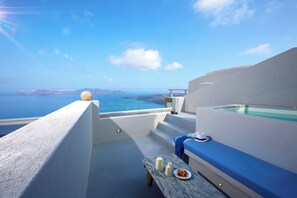 Suíte superior, banheira de imersão, vista para o mar | Terraço/pátio
