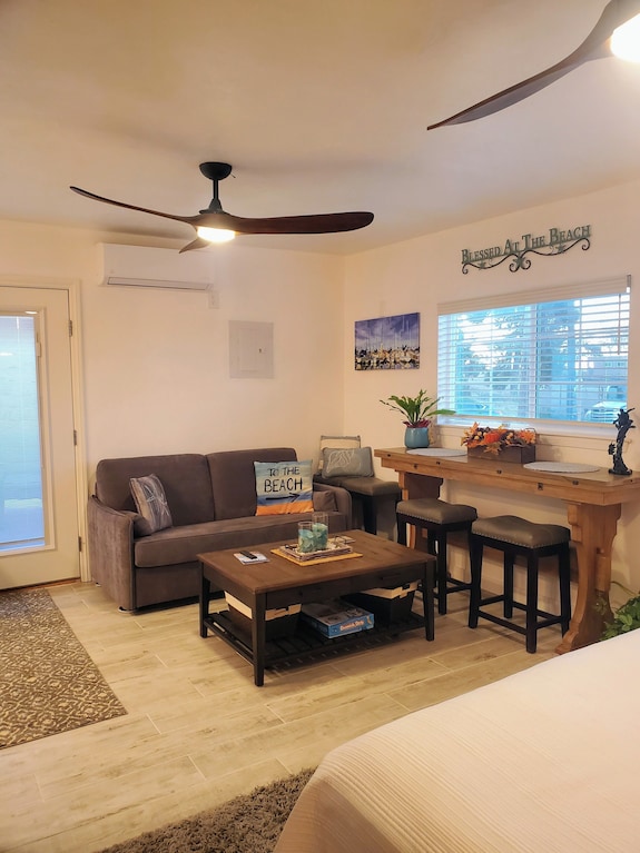 O'side Playa Beach Bungalow Home's Vacation Studio 1 Mile East Of Oceanside Pier - Carlsbad, CA