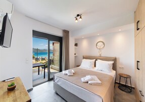 Apartamento Superior, vista para o mar | 1 quarto, quartos insonorizados, Wi-fi grátis 