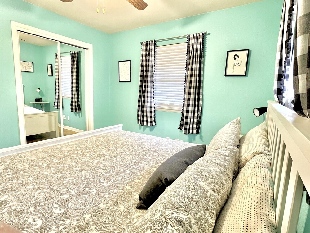 Awesome! Two King Beds. South Congress! - The Pecan Street Festival