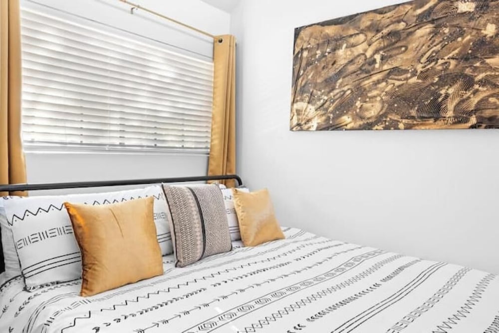 ~The Hidden Gem~ King Bed And Hot Tub! - Chandler, AZ