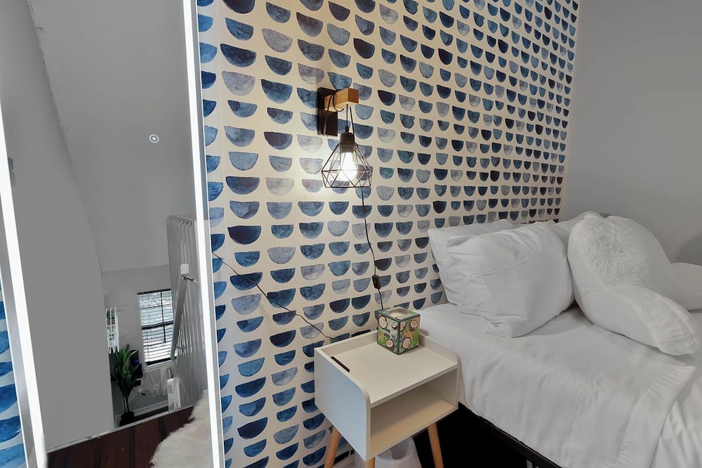 Sleek Urban Loft Dwntown Raleigh - Raleigh, NC