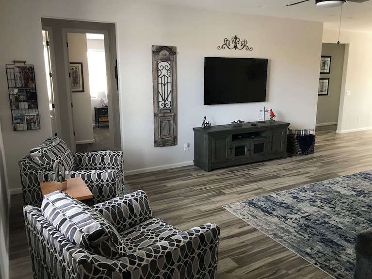 Cozy Casa Bliss: 3 Bedroom Desert Home - Casa Grande, AZ