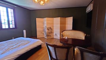Casa, 2 quartos, não fumadores, kitchenette | Cozinha privada | Um frigorífico/congelador grande, um micro-ondas, uma placa de cozinha
