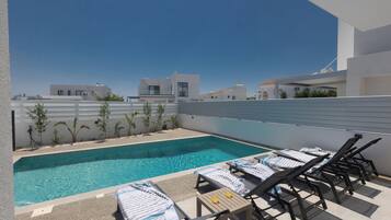 Vila, 4 quartos, piscina particular, vista para o jardim | Piscina | Piscina externa