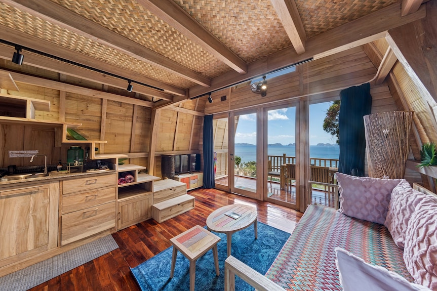 Lumbung Loft Villa With Balcony And Seaviews - El Nido