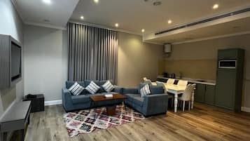 Quarto duplo família | Área de estar | Smart TV 50 polegadas com canais digitais