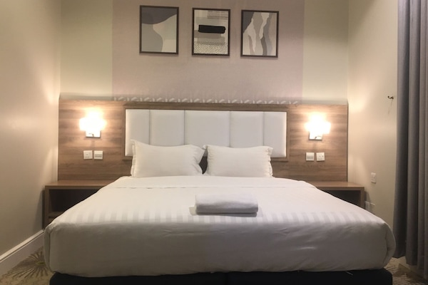 Quarto Twin Familiar | Quartos insonorizados, Wi-fi grátis, roupa de cama fornecida