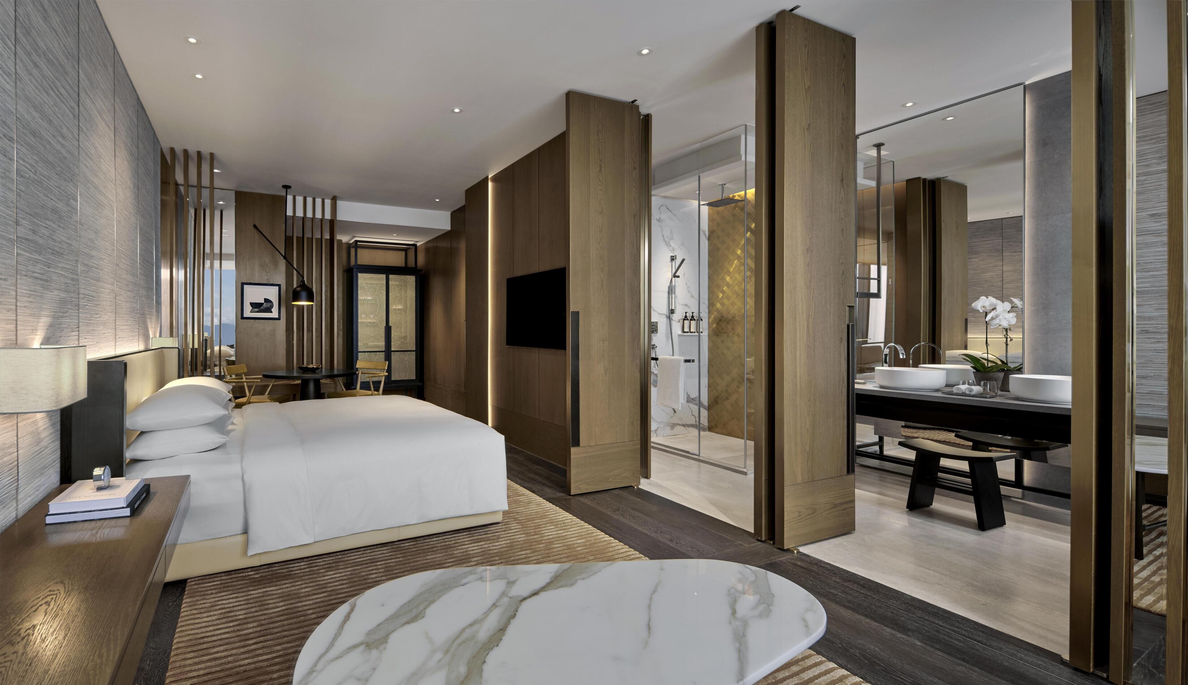 Roupa de alta qualidade, minibar com produtos grátis, cofre no quarto 