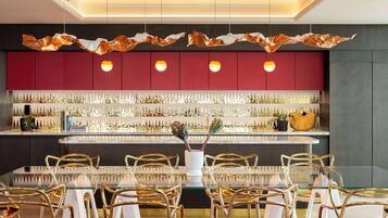 Pequeno-almoço tipo buffet diário mediante uma taxa