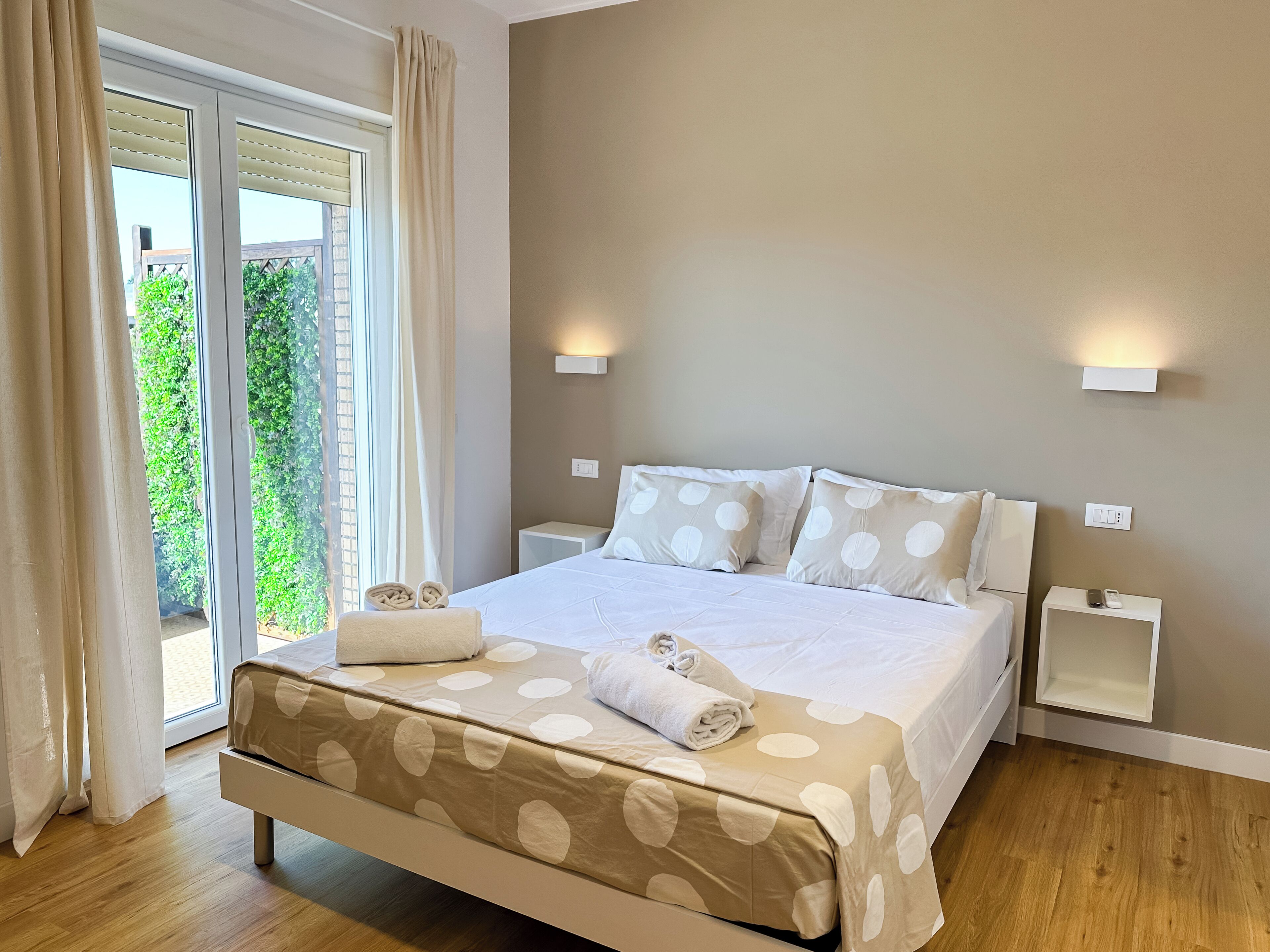 Quarto casal conforto, 1 cama de casal, sacada | Escrivaninha, quartos à prova de som, Wi-Fi de cortesia