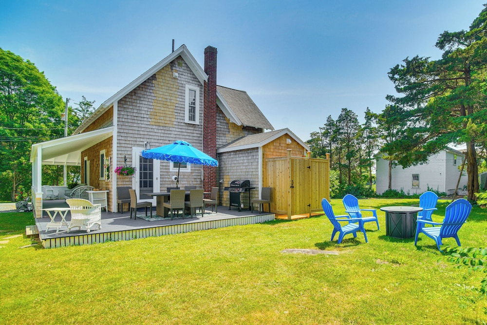 Pocasset Home W/ Kayaks & Bikes: Walk To 2 Beaches - マサチューセッツ州