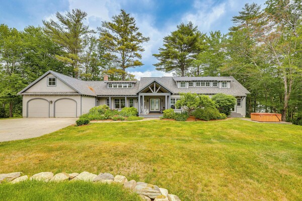 Lakefront New London Retreat W/ Dock & Hot Tub! - Lake Sunapee, NH