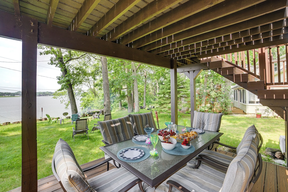 Michigan Lakefront Retreat W/ Kayaks & 2 Decks - Chelsea, MI