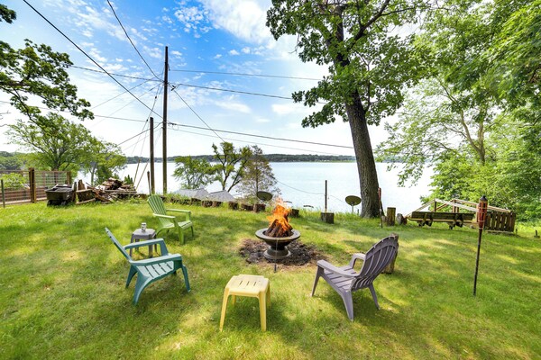 Michigan Lakefront Retreat W/ Kayaks & 2 Decks - Chelsea, MI