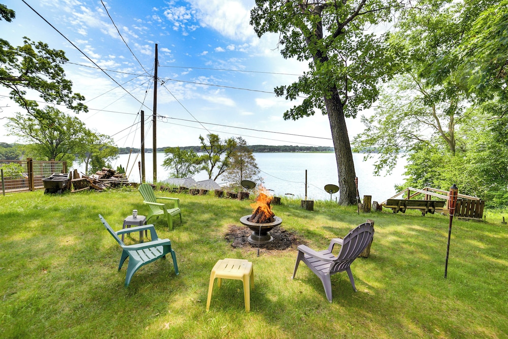 Michigan Lakefront Retreat W/ Kayaks & 2 Decks - Michigan International Speedway