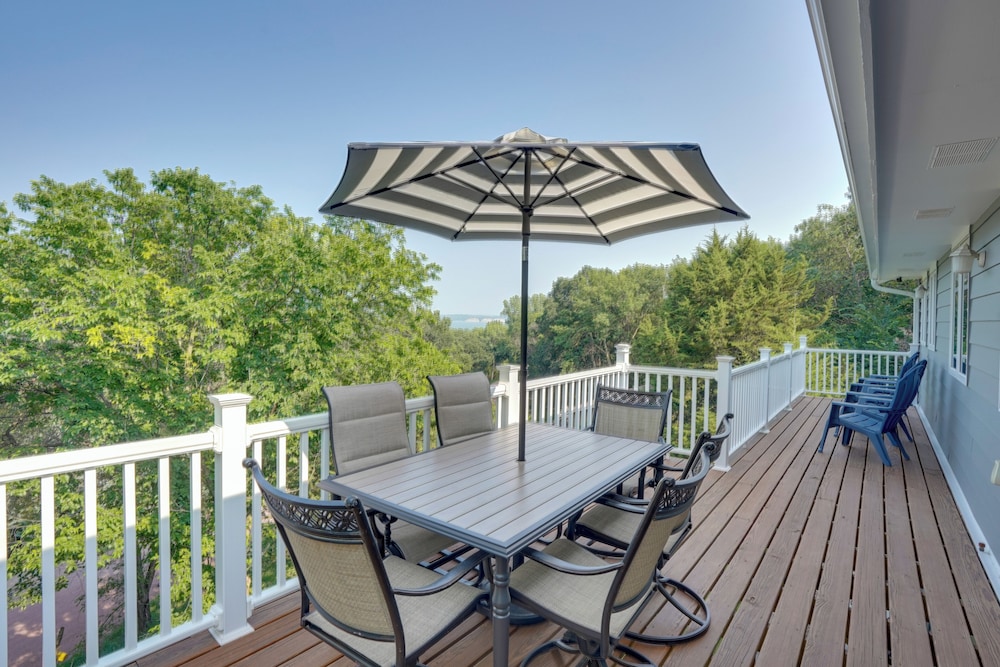 Family-friendly Lakeview Cottage W/ Deck & View - South Dakota