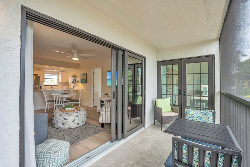 E-234 -Deluxe Updated Condo With Beautiful Views! - ネープルズ, FL