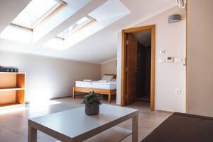 Quarto Triplo Básico | Ferro/tábua de engomar, Wi-fi grátis