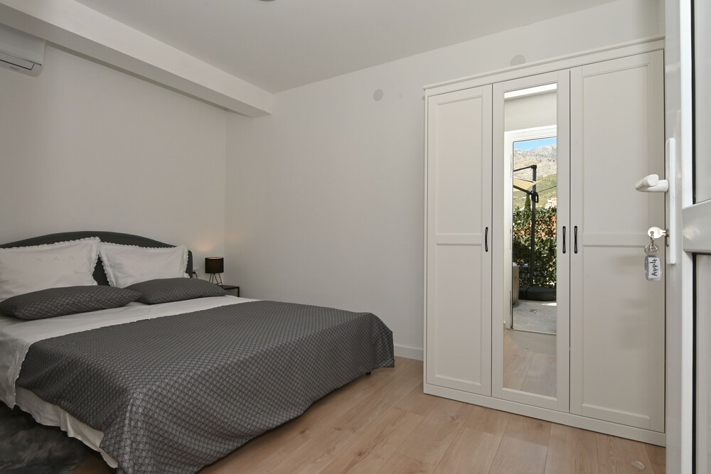 Apartment Relax Split Area Jacuzzi&private hot tub - Srinjine | Stayz