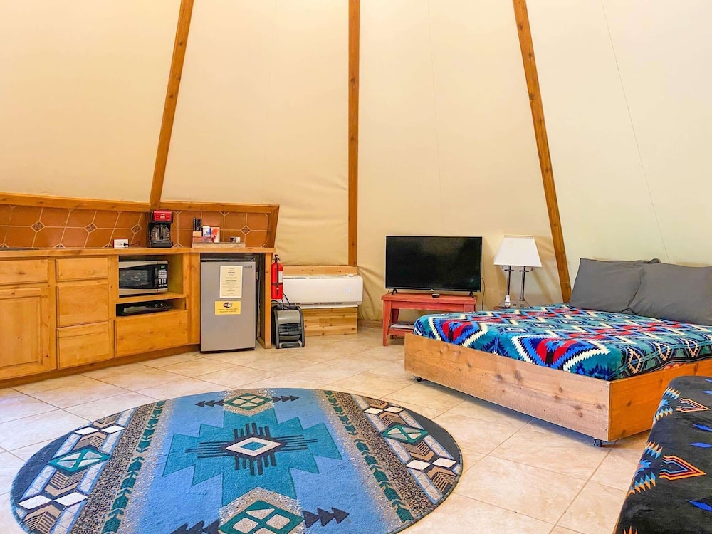 Waterfront Teepee 4 Soaring Eagle - Seguin, TX