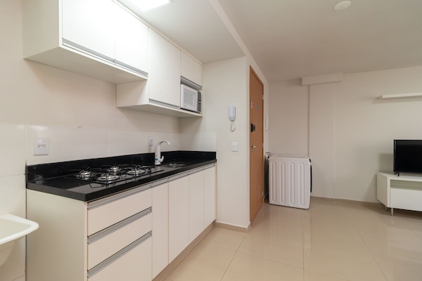 Apartamento | Cozinha privada | Talheres/pratos/utensílios de cozinha