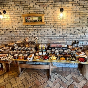 Pequeno-almoço tipo buffet diário incluído 