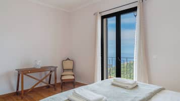 Apartamento Panorâmico, vista para o mar | 3 quartos, roupa hipoalergénica, edredões de penas