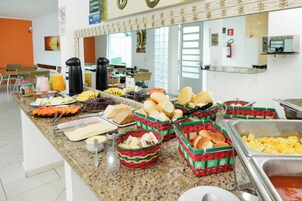 Pequeno-almoço tipo buffet diário incluído 