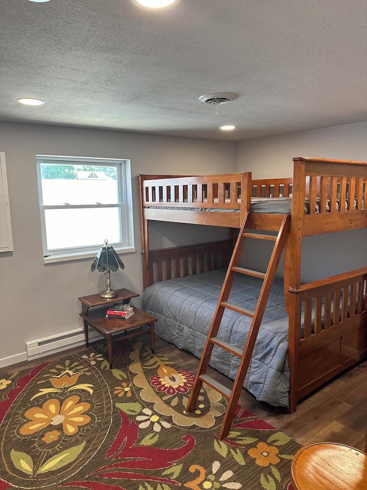 Cozy 2-bedroom Bungalow In Delightful Luverne With Wifi, Ac - The Lake, Luverne