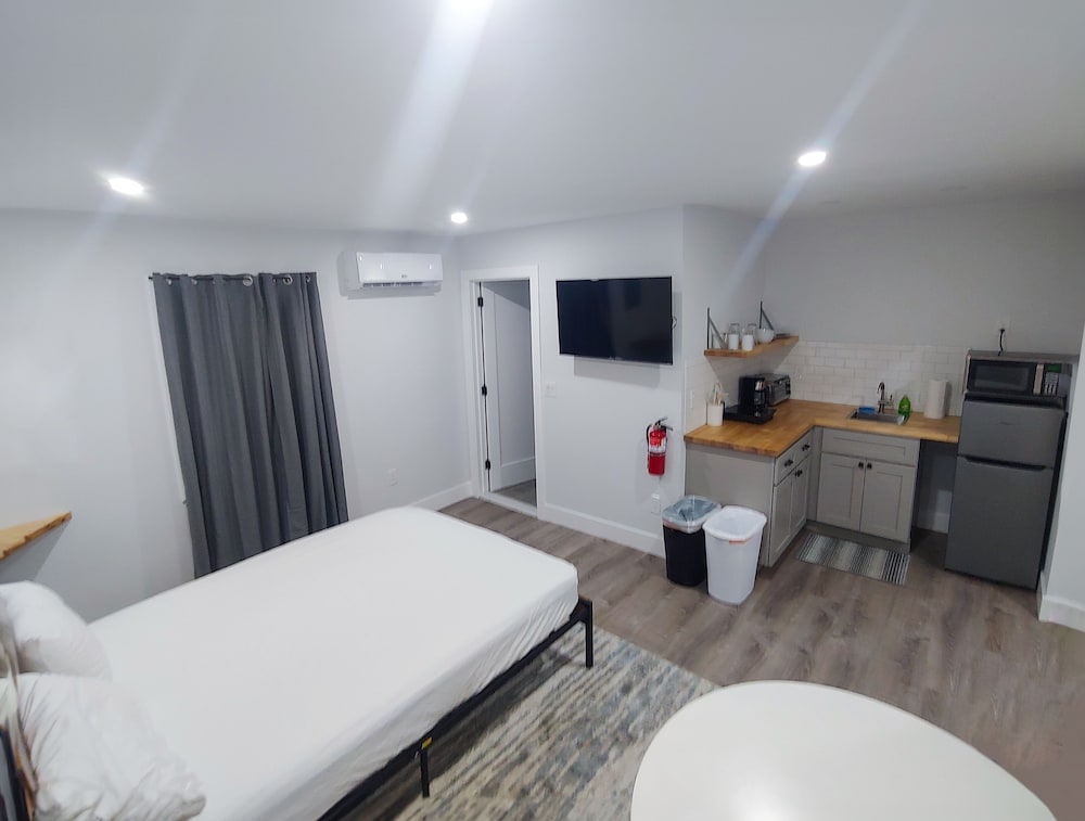 Vermont Suites - Colchester, VT