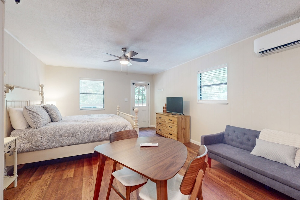 Modern Aparthotel With Stunning Mountain Views & Close To The Town Of Blue Ridge - Morganton Point Recreation Area, Morganton
